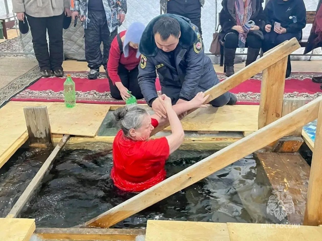 Крещенские купания в Якутии прошли без происшествий - YakutiaMedia.ru